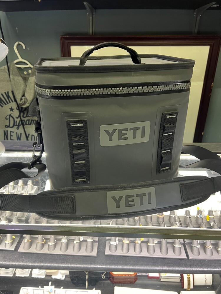 Yeti Hopper Flip 12 Soft Cooler with Yeti Rambler 20oz Tumbler | Pawn ...